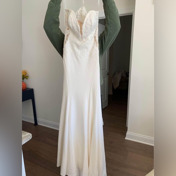 Allure Bridals | Dresses | Allure Bridal Gown Never Worn Tags Still On ...